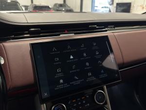 Melns Land Rover Range Rover 2023 Rīga, ar dzinēja tilpumu 3.00 L un nobraukumu 82 tūkst. km par 94990 €, foto 23 vietnē AUTOMOTO.COM.LV