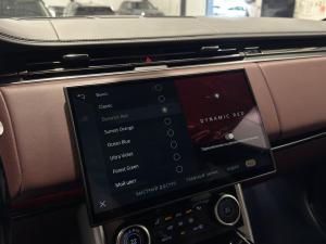 Melns Land Rover Range Rover 2023 Rīga, ar dzinēja tilpumu 3.00 L un nobraukumu 82 tūkst. km par 94990 €, foto 24 vietnē AUTOMOTO.COM.LV