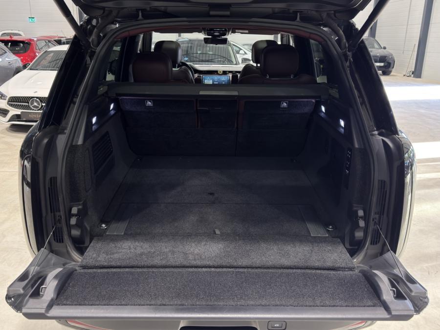 Melns Land Rover Range Rover 2023 Rīga, ar dzinēja tilpumu 3.00 L un nobraukumu 82 tūkst. km par 94990 €, foto 30 vietnē AUTOMOTO.COM.LV