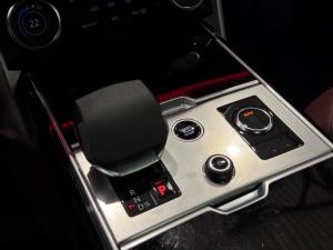 Melns Land Rover Range Rover 2023 Rīga, ar dzinēja tilpumu 3.00 L un nobraukumu 82 tūkst. km par 94990 €, foto 31 vietnē AUTOMOTO.COM.LV