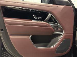 Melns Land Rover Range Rover 2023 Rīga, ar dzinēja tilpumu 3.00 L un nobraukumu 82 tūkst. km par 94990 €, foto 36 vietnē AUTOMOTO.COM.LV