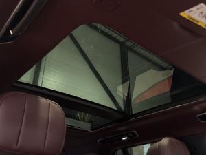 Melns Land Rover Range Rover 2023 Rīga, ar dzinēja tilpumu 3.00 L un nobraukumu 82 tūkst. km par 94990 €, foto 39 vietnē AUTOMOTO.COM.LV
