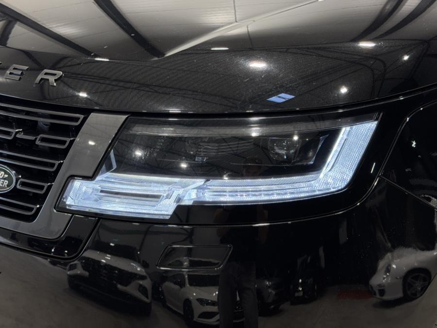 Melns Land Rover Range Rover 2023 Rīga, ar dzinēja tilpumu 3.00 L un nobraukumu 82 tūkst. km par 94990 €, foto 40 vietnē AUTOMOTO.COM.LV