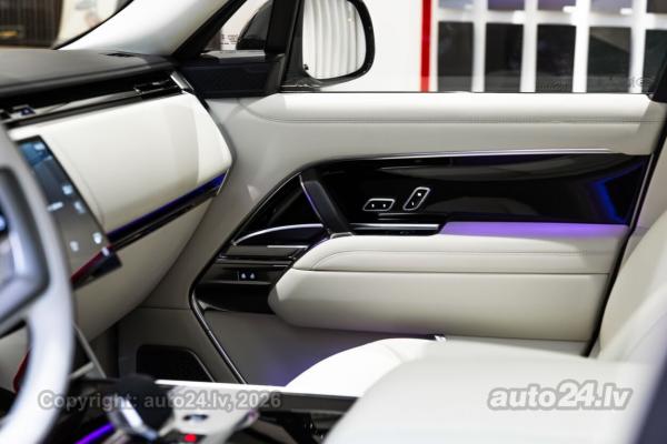 Melns Land Rover Range Rover 2024 Tallina, ar dzinēja tilpumu 4.40 L un nobraukumu 4 tūkst. km par 185900 €, foto 11 vietnē AUTOMOTO.COM.LV