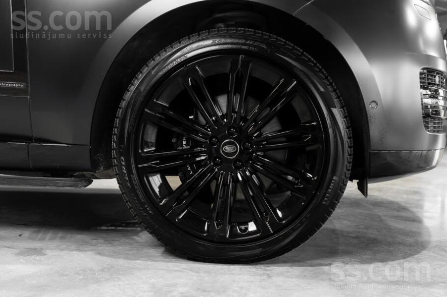 Melns Land Rover Range Rover 2024 Rīga, ar dzinēja tilpumu 3.00 L un nobraukumu 30 tūkst. km par 139150 €, foto 8 vietnē AUTOMOTO.COM.LV