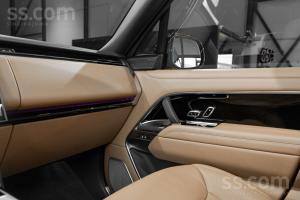 Melns Land Rover Range Rover 2024 Rīga, ar dzinēja tilpumu 3.00 L un nobraukumu 30 tūkst. km par 139150 €, foto 12 vietnē AUTOMOTO.COM.LV