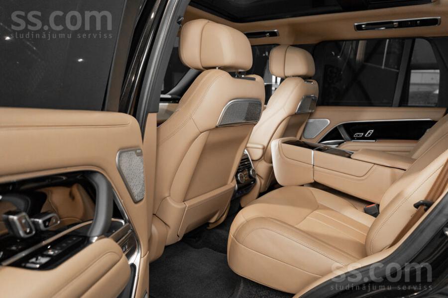 Melns Land Rover Range Rover 2024 Rīga, ar dzinēja tilpumu 3.00 L un nobraukumu 30 tūkst. km par 139150 €, foto 13 vietnē AUTOMOTO.COM.LV