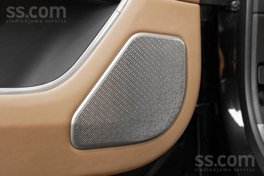 Melns Land Rover Range Rover 2024 Rīga, ar dzinēja tilpumu 3.00 L un nobraukumu 30 tūkst. km par 139150 €, foto 18 vietnē AUTOMOTO.COM.LV