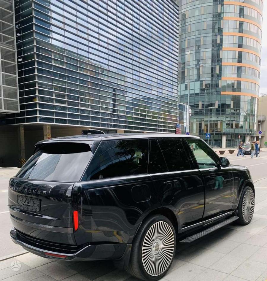 Melns Land Rover Range Rover 2024 Viļņa, ar dzinēja tilpumu 3.00 L un nobraukumu 13 tūkst. km par 135500 €, foto 14 vietnē AUTOMOTO.COM.LV