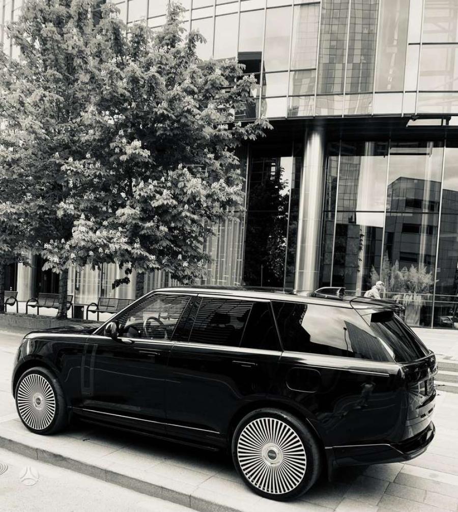 Melns Land Rover Range Rover 2024 Viļņa, ar dzinēja tilpumu 3.00 L un nobraukumu 13 tūkst. km par 135500 €, foto 15 vietnē AUTOMOTO.COM.LV