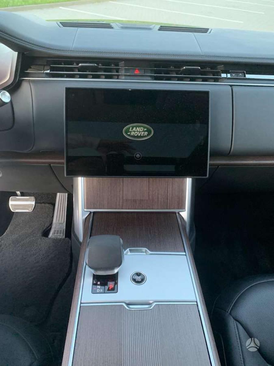 Melns Land Rover Range Rover 2024 Viļņa, ar dzinēja tilpumu 3.00 L un nobraukumu 13 tūkst. km par 135500 €, foto 16 vietnē AUTOMOTO.COM.LV