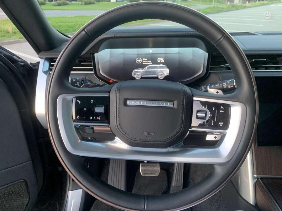 Melns Land Rover Range Rover 2024 Viļņa, ar dzinēja tilpumu 3.00 L un nobraukumu 13 tūkst. km par 135500 €, foto 17 vietnē AUTOMOTO.COM.LV
