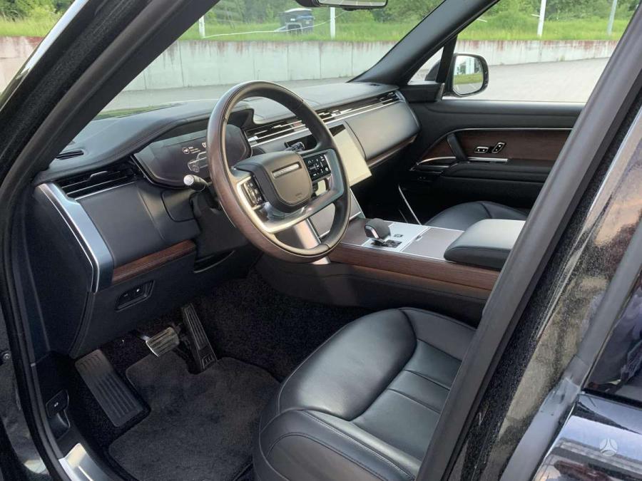 Melns Land Rover Range Rover 2024 Viļņa, ar dzinēja tilpumu 3.00 L un nobraukumu 13 tūkst. km par 135500 €, foto 21 vietnē AUTOMOTO.COM.LV