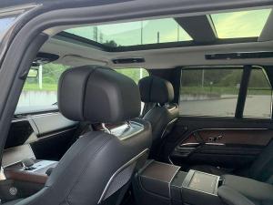 Melns Land Rover Range Rover 2024 Viļņa, ar dzinēja tilpumu 3.00 L un nobraukumu 13 tūkst. km par 135500 €, foto 23 vietnē AUTOMOTO.COM.LV