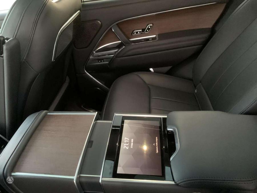 Melns Land Rover Range Rover 2024 Viļņa, ar dzinēja tilpumu 3.00 L un nobraukumu 13 tūkst. km par 135500 €, foto 24 vietnē AUTOMOTO.COM.LV