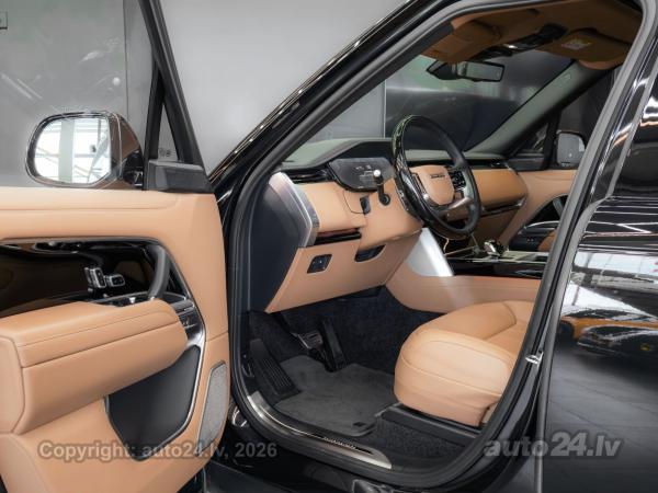 Melns Land Rover Range Rover 2025 Tallina, ar dzinēja tilpumu 3.00 L un nobraukumu 19 tūkst. km par 176900 €, foto 5 vietnē AUTOMOTO.COM.LV