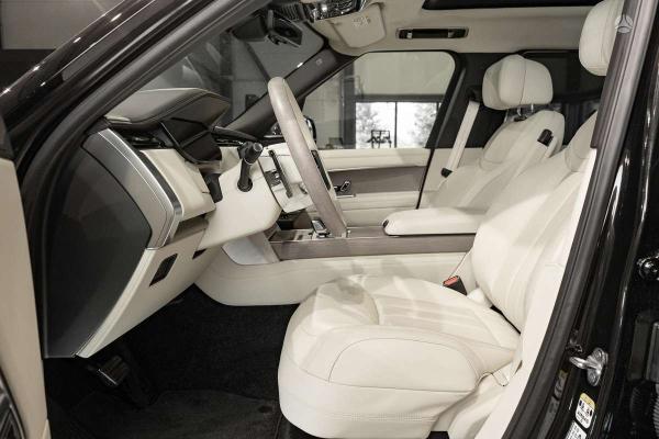 Melns Land Rover Range Rover 2026 Rīga, ar dzinēja tilpumu 3.00 L un nobraukumu 0 tūkst. km par 195000 €, foto 8 vietnē AUTOMOTO.COM.LV