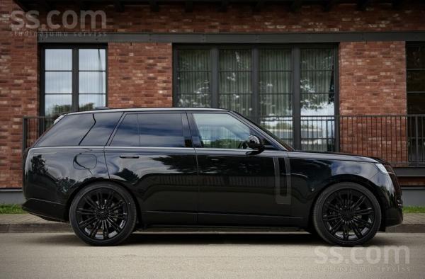 Melns Land Rover Range Rover 2026 Rīga, ar dzinēja tilpumu 3.00 L un nobraukumu 4 tūkst. km par 185000 €, foto 4 vietnē AUTOMOTO.COM.LV