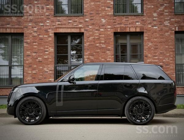 Melns Land Rover Range Rover 2026 Rīga, ar dzinēja tilpumu 3.00 L un nobraukumu 4 tūkst. km par 185000 €, foto 5 vietnē AUTOMOTO.COM.LV