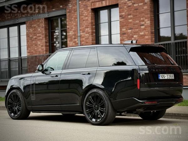 Melns Land Rover Range Rover 2026 Rīga, ar dzinēja tilpumu 3.00 L un nobraukumu 4 tūkst. km par 185000 €, foto 6 vietnē AUTOMOTO.COM.LV
