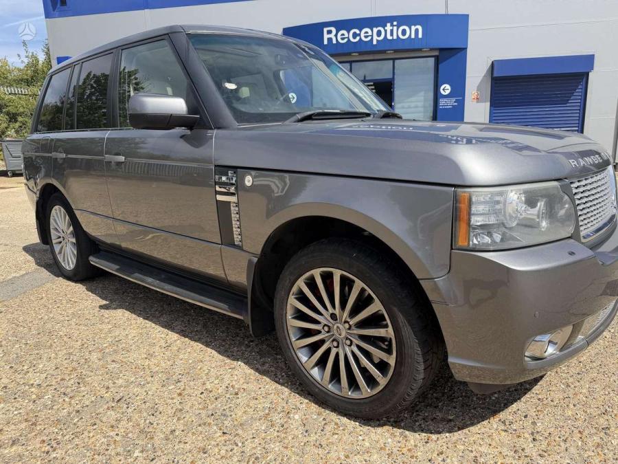 Melns Land Rover Range Rover 2012 Šauļi, ar dzinēja tilpumu 4.37 L un nobraukumu 167 tūkst. km par 6389 €, foto 1 vietnē AUTOMOTO.COM.LV