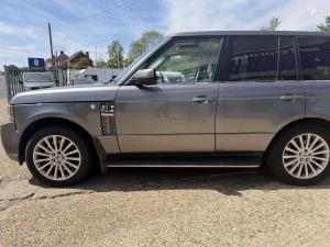 Melns Land Rover Range Rover 2012 Šauļi, ar dzinēja tilpumu 4.37 L un nobraukumu 167 tūkst. km par 6389 €, foto 7 vietnē AUTOMOTO.COM.LV