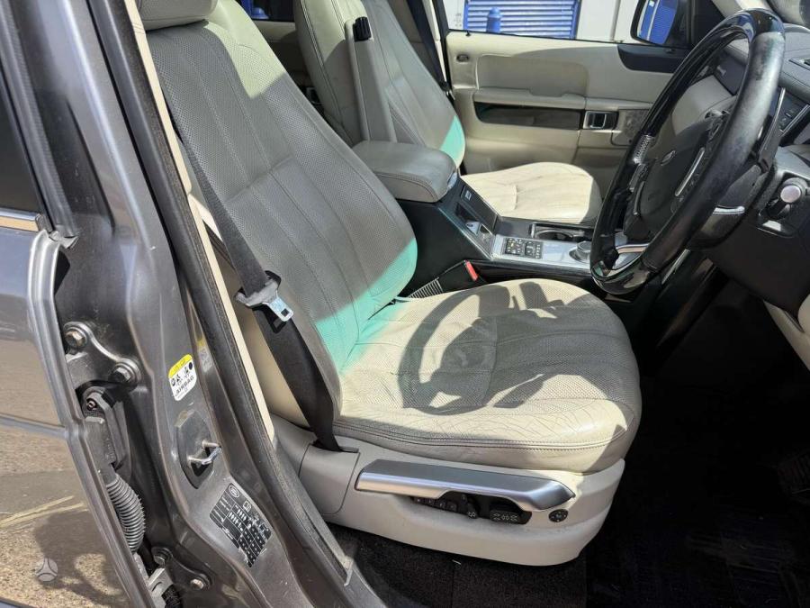 Melns Land Rover Range Rover 2012 Šauļi, ar dzinēja tilpumu 4.37 L un nobraukumu 167 tūkst. km par 6389 €, foto 8 vietnē AUTOMOTO.COM.LV