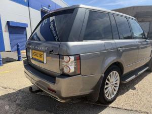 Melns Land Rover Range Rover 2012 Šauļi, ar dzinēja tilpumu 4.37 L un nobraukumu 167 tūkst. km par 6389 €, foto 10 vietnē AUTOMOTO.COM.LV