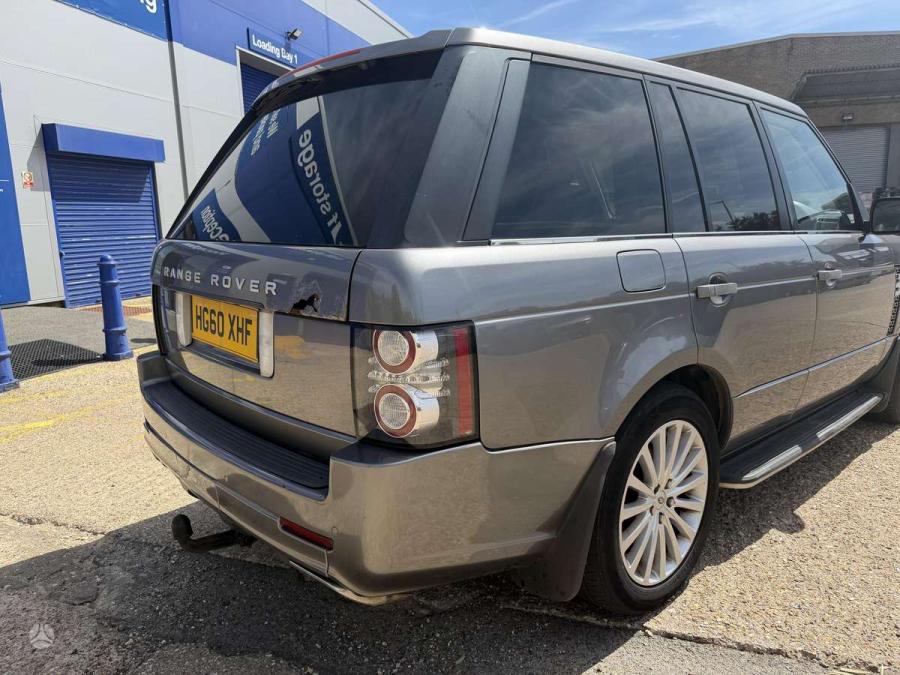 Melns Land Rover Range Rover 2012 Šauļi, ar dzinēja tilpumu 4.37 L un nobraukumu 167 tūkst. km par 6389 €, foto 10 vietnē AUTOMOTO.COM.LV