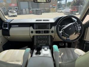 Melns Land Rover Range Rover 2012 Šauļi, ar dzinēja tilpumu 4.37 L un nobraukumu 167 tūkst. km par 6389 €, foto 12 vietnē AUTOMOTO.COM.LV