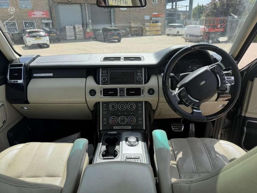 Melns Land Rover Range Rover 2012 Šauļi, ar dzinēja tilpumu 4.37 L un nobraukumu 167 tūkst. km par 6389 €, foto 12 vietnē AUTOMOTO.COM.LV