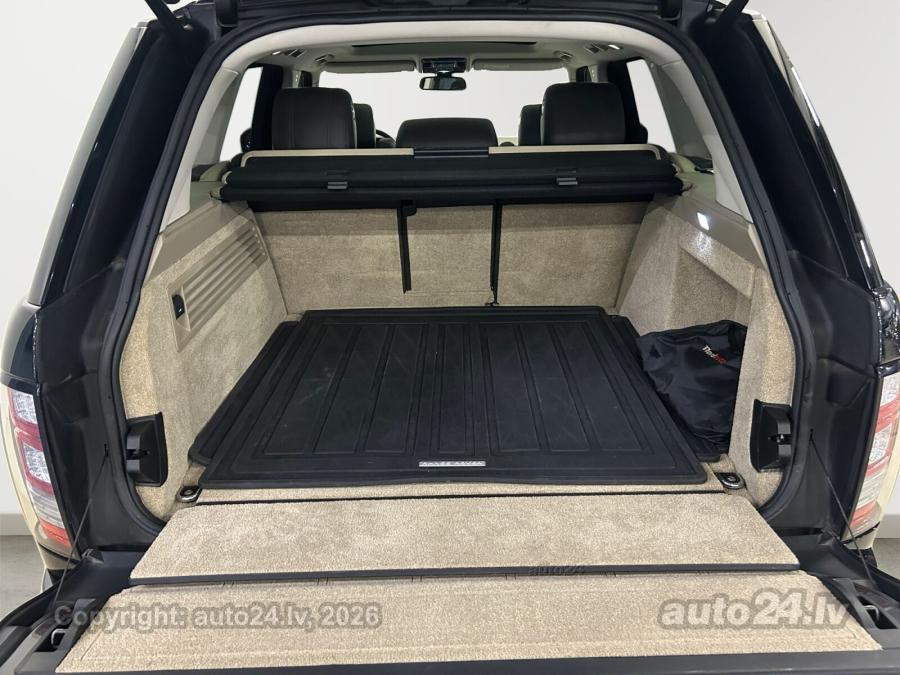 Black Land Rover Range Rover 2018 in Tallinn, with an engine capacity of 3.00 L and mileage of 157 thousand km for 37900 €, photo 18 on AUTOMOTO.COM.LV