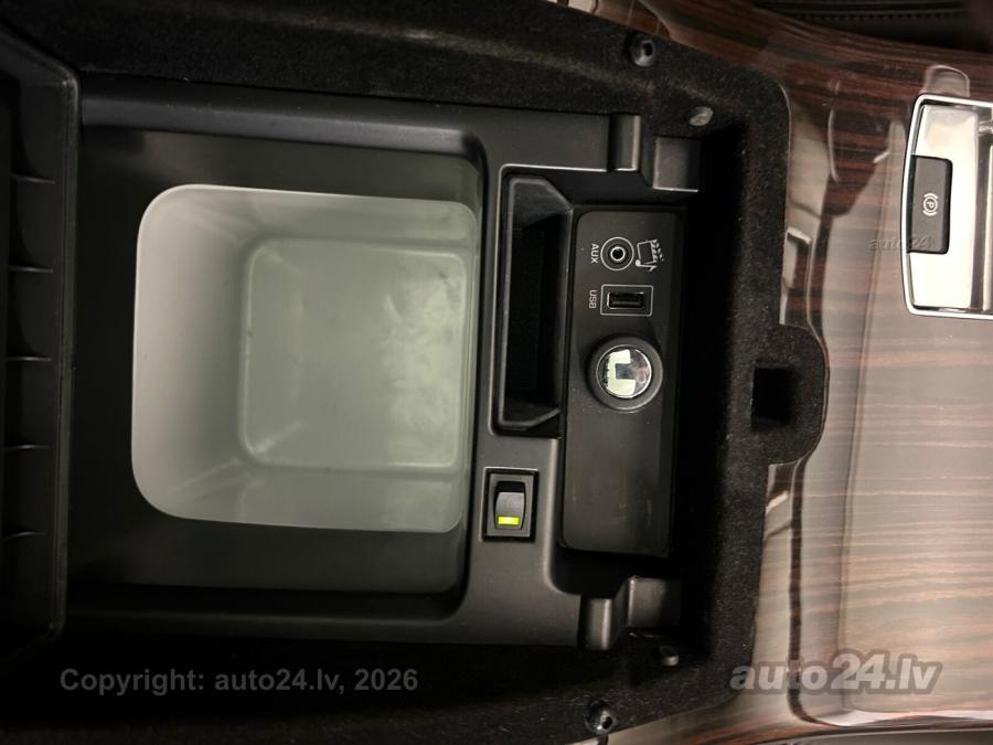 Black Land Rover Range Rover 2018 in Tallinn, with an engine capacity of 3.00 L and mileage of 157 thousand km for 37900 €, photo 24 on AUTOMOTO.COM.LV