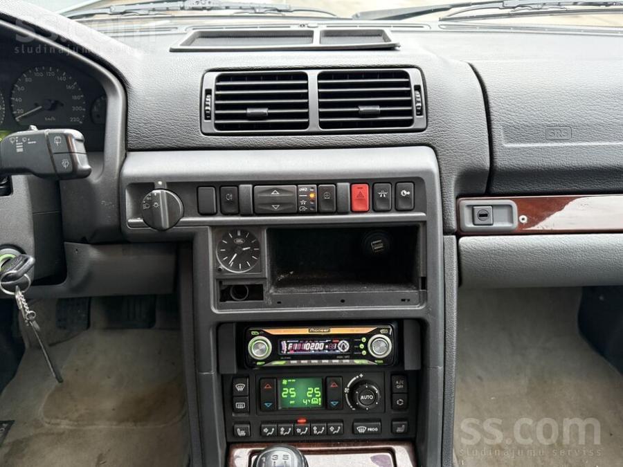Zils Land Rover Range Rover 1997 Valmiera, ar dzinēja tilpumu 2.50 L un nobraukumu 246 tūkst. km par 3500 €, foto 12 vietnē AUTOMOTO.COM.LV