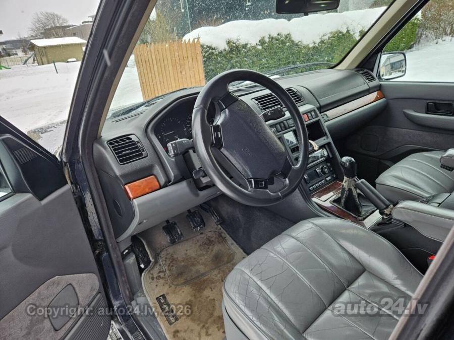 Zils Land Rover Range Rover 1997 Tallina, ar dzinēja tilpumu 2.50 L un nobraukumu 248 tūkst. km par 5600 €, foto 9 vietnē AUTOMOTO.COM.LV
