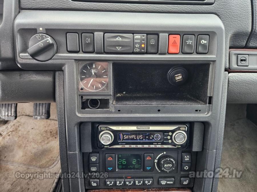 Zils Land Rover Range Rover 1997 Tallina, ar dzinēja tilpumu 2.50 L un nobraukumu 248 tūkst. km par 5600 €, foto 10 vietnē AUTOMOTO.COM.LV