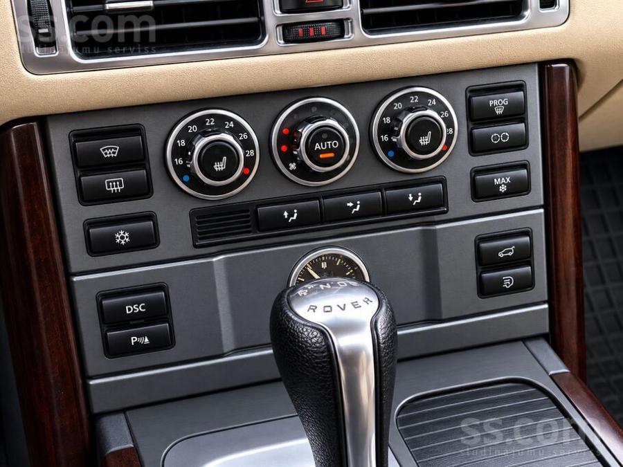 Zils Land Rover Range Rover 2007 Rīga, ar dzinēja tilpumu 3.60 L un nobraukumu 326 tūkst. km par 6400 €, foto 22 vietnē AUTOMOTO.COM.LV