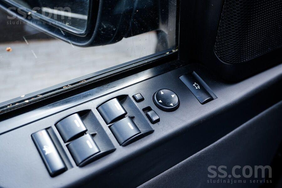Blue Land Rover Range Rover 2009 in Riga, with an engine capacity of 3.60 L and mileage of 315 thousand km for 8990 €, photo 10 on AUTOMOTO.COM.LV