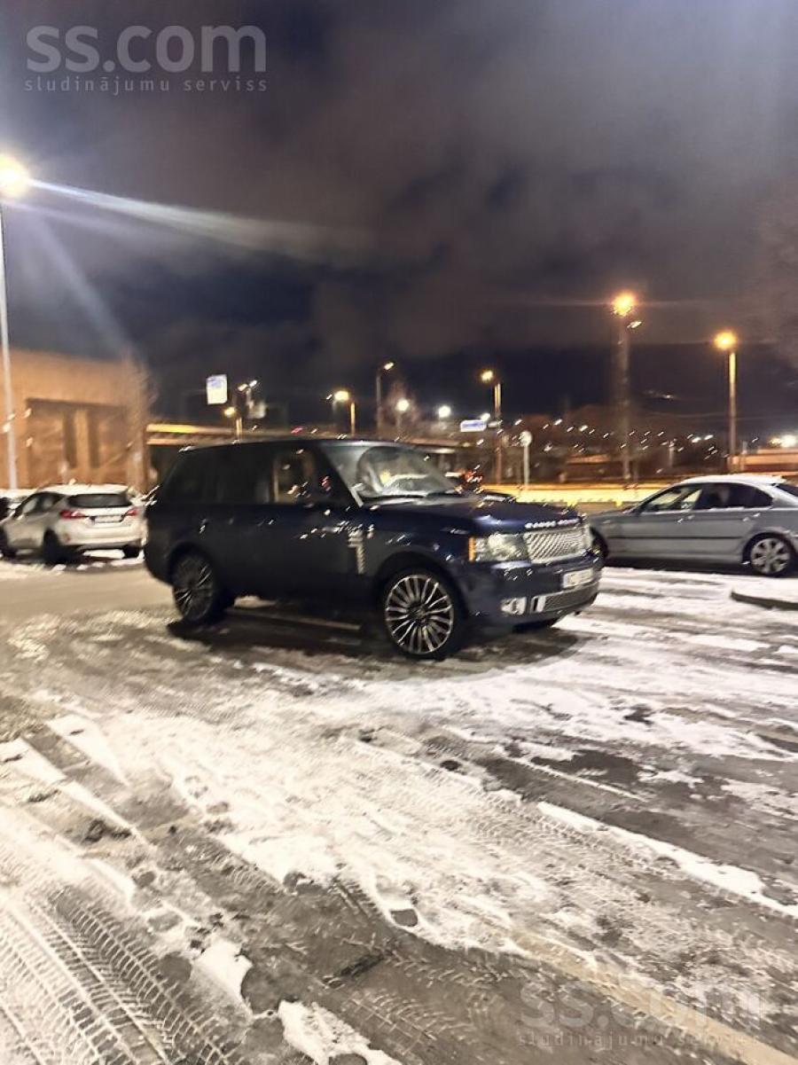 Zils Land Rover Range Rover 2011 Rīga, ar dzinēja tilpumu 4.40 L un nobraukumu 270 tūkst. km par 17000 €, foto 4 vietnē AUTOMOTO.COM.LV