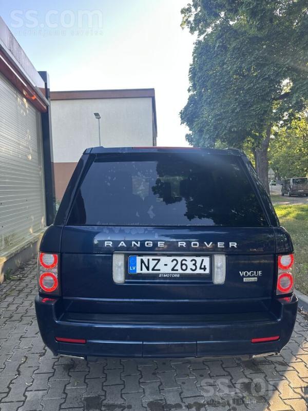 Zils Land Rover Range Rover 2011 Rīga, ar dzinēja tilpumu 4.40 L un nobraukumu 270 tūkst. km par 17000 €, foto 5 vietnē AUTOMOTO.COM.LV