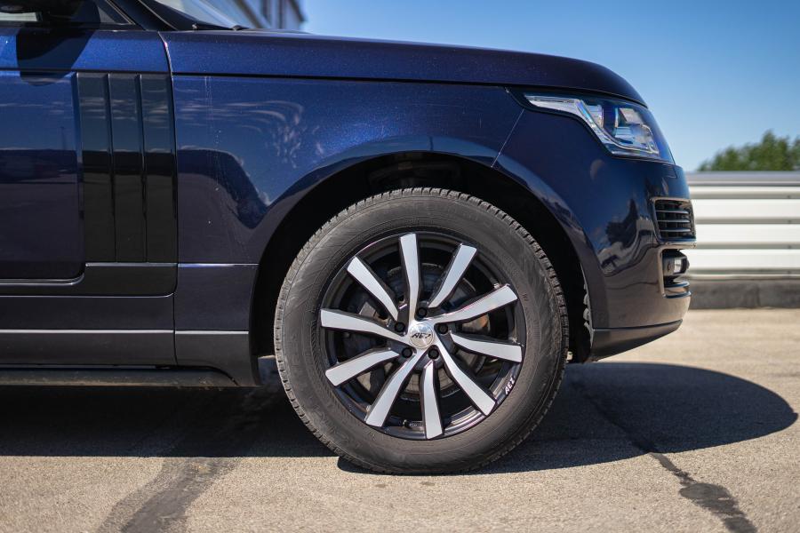 Blue Land Rover Range Rover 2014 in Riga, with an engine capacity of 4.40 L and mileage of 239 thousand km for 24990 €, photo 8 on AUTOMOTO.COM.LV