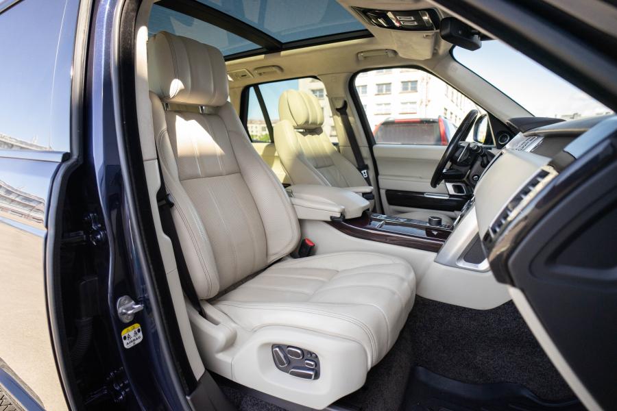 Blue Land Rover Range Rover 2014 in Riga, with an engine capacity of 4.40 L and mileage of 239 thousand km for 24990 €, photo 35 on AUTOMOTO.COM.LV
