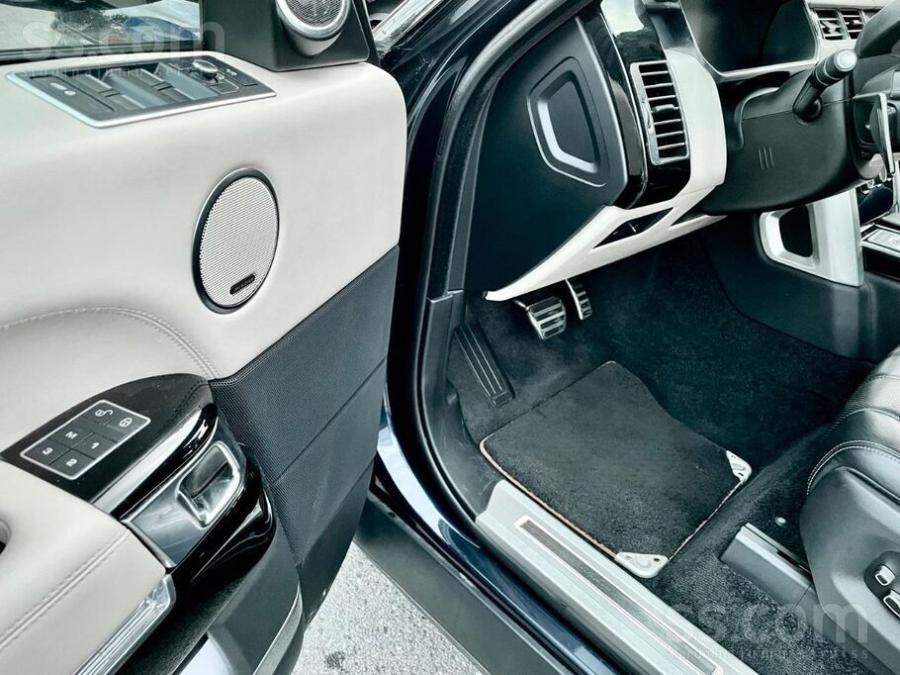 Blue Land Rover Range Rover 2015 in Riga, with an engine capacity of 4.40 L and mileage of 194 thousand km for 22900 €, photo 3 on AUTOMOTO.COM.LV