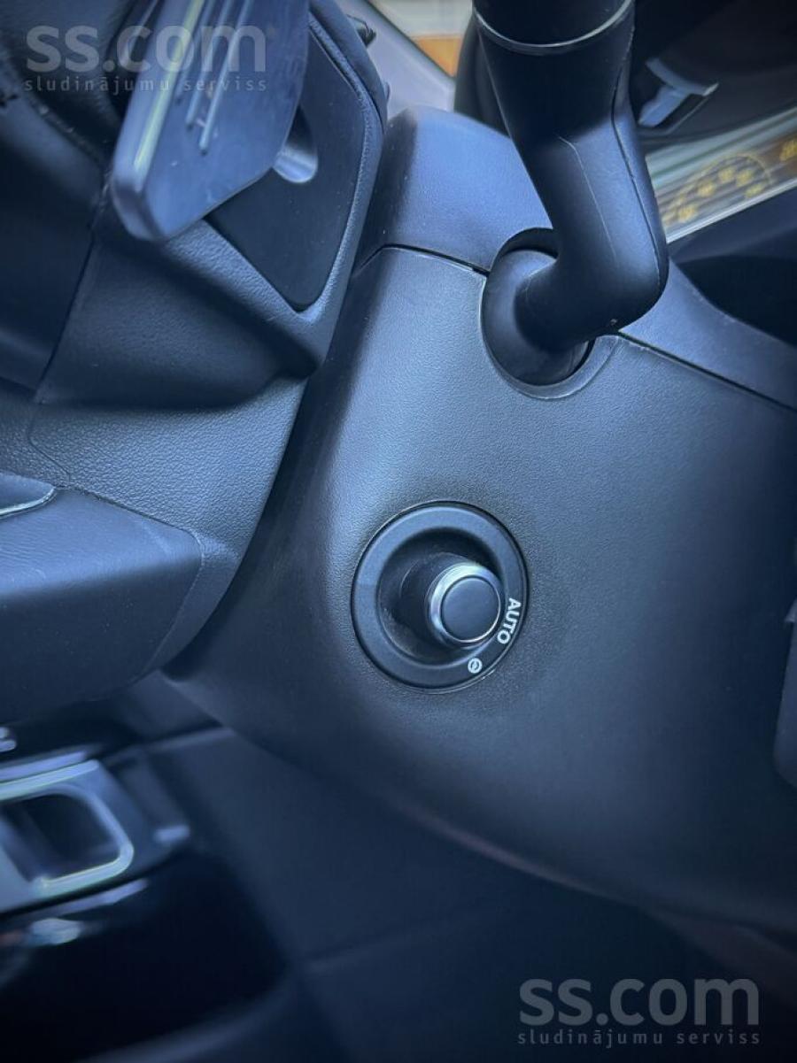 Blue Land Rover Range Rover 2017 in Riga, with an engine capacity of 4.40 L and mileage of 277 thousand km for 25000 €, photo 22 on AUTOMOTO.COM.LV