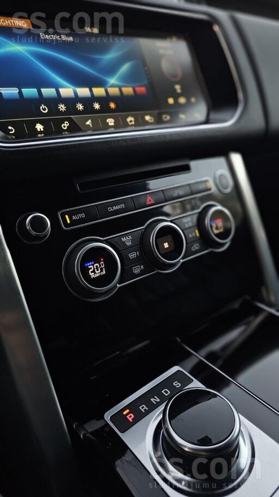 Zils Land Rover Range Rover 2017 Rīga, ar dzinēja tilpumu 4.40 L un nobraukumu 284 tūkst. km par 27500 €, foto 24 vietnē AUTOMOTO.COM.LV