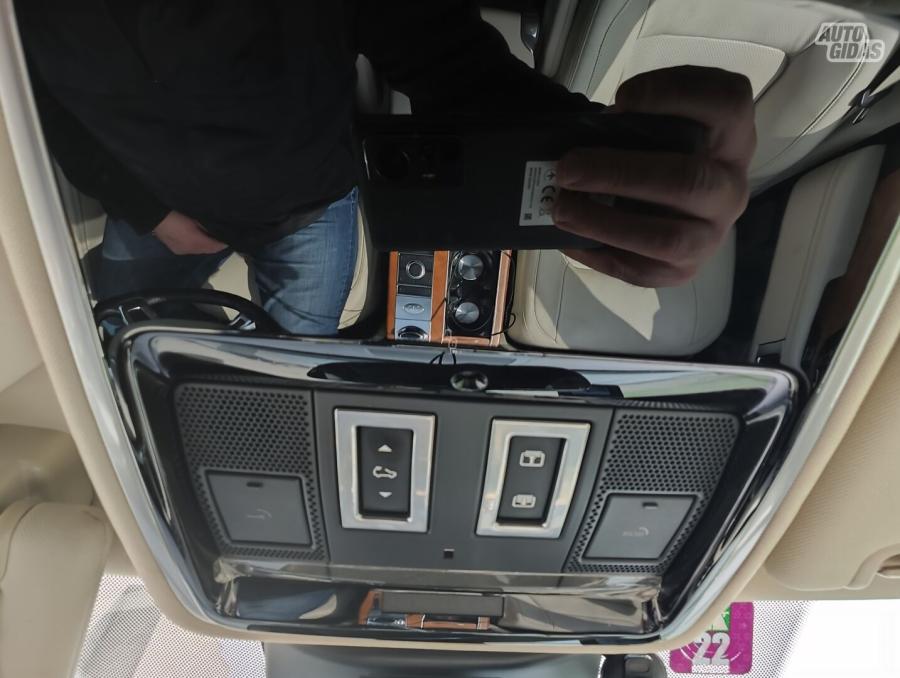 Blue Land Rover Range Rover 2018 in Vilnius, with an engine capacity of 3.00 L and mileage of 222 thousand km for 45500 €, photo 29 on AUTOMOTO.COM.LV