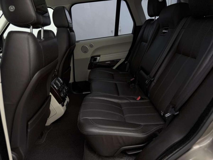 Brown Land Rover Range Rover 2012 in Vilnius, with an engine capacity of 5.00 L and mileage of 219 thousand km for 22000 €, photo 12 on AUTOMOTO.COM.LV