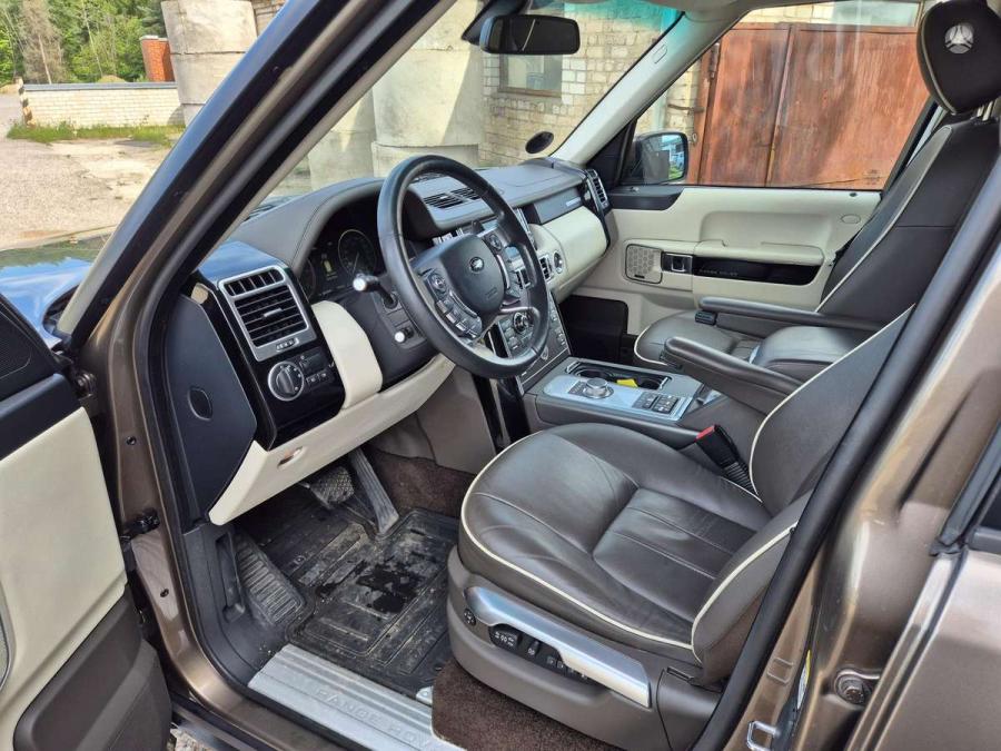 Brūns Land Rover Range Rover 2014 Utena, ar dzinēja tilpumu 4.37 L un nobraukumu 289 tūkst. km par 9990 €, foto 10 vietnē AUTOMOTO.COM.LV