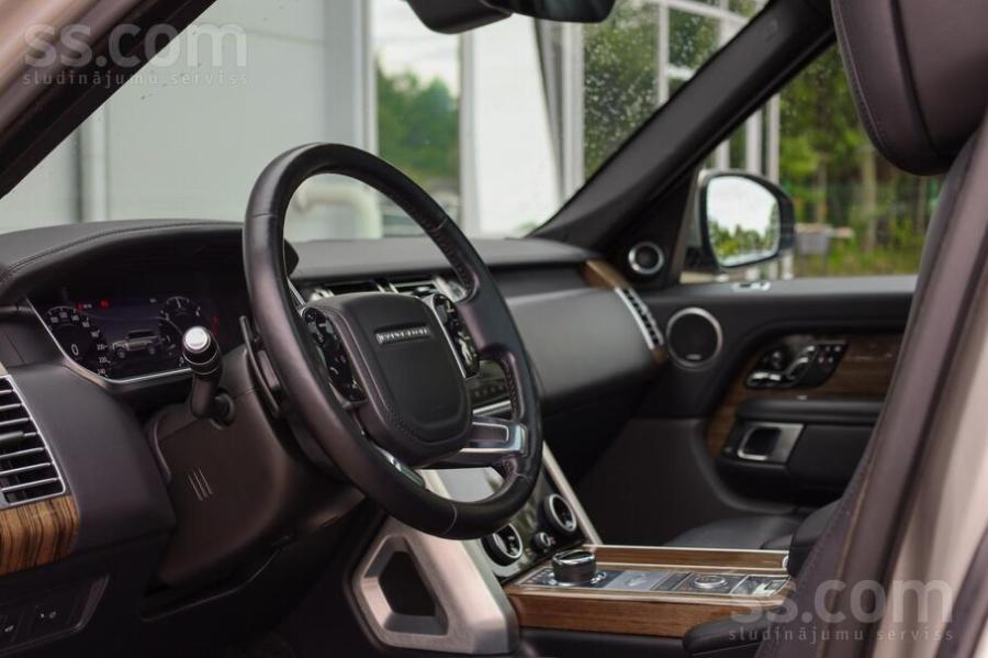 Brown Land Rover Range Rover 2018 in Riga, with an engine capacity of 3.00 L and mileage of 251 thousand km for 30995 €, photo 10 on AUTOMOTO.COM.LV