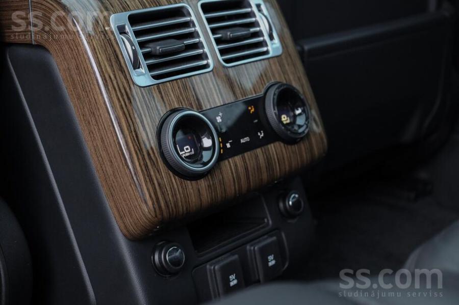 Brown Land Rover Range Rover 2018 in Riga, with an engine capacity of 3.00 L and mileage of 251 thousand km for 30995 €, photo 18 on AUTOMOTO.COM.LV
